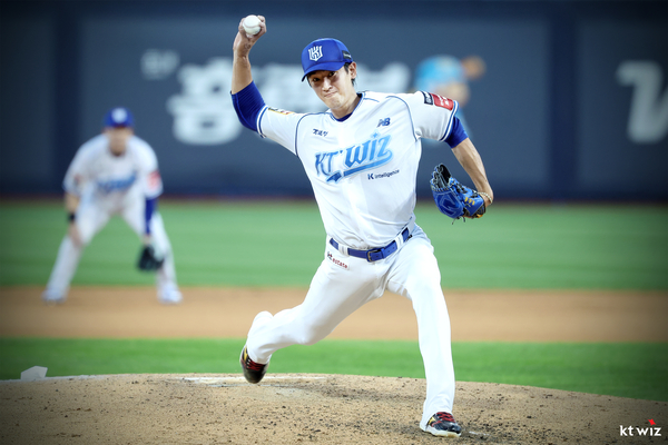 kt wiz 고영표·안현민, 2025 KBO리그 7월 월간 MVP 후보 선정