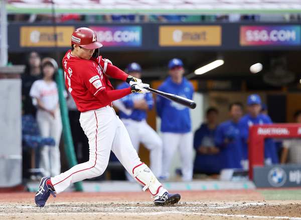 김성욱 극적 끝내기 홈런포…SSG 랜더스, 삼성 라이온즈에 준PO 2차전 4-3 승리