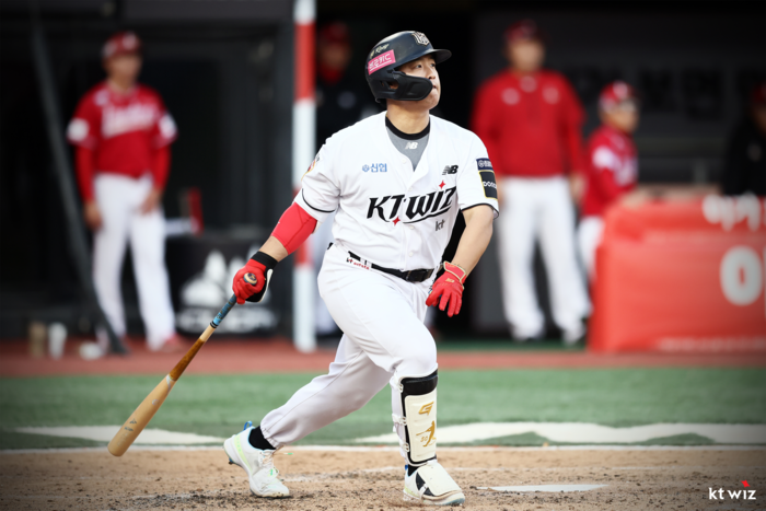 프로야구 kt wiz, 강백호 홈런 2방에도 SSG 랜더스에 8-11 패배