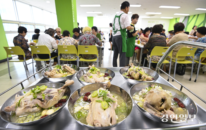 [포토] 중복 삼계탕 대접