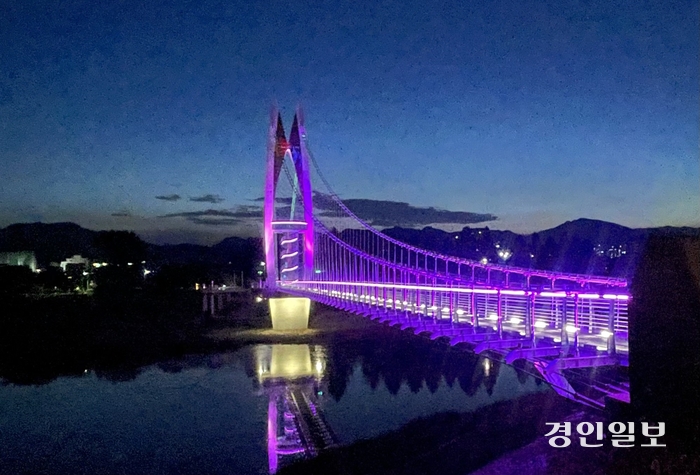 [포토] 자라섬 출렁다리 개통… 12m 전망대·전 구간 야간 경관조명 ‘눈길’