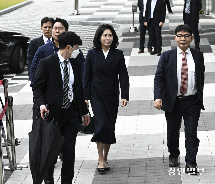 [포토] 법원 들어서는 김혜경씨