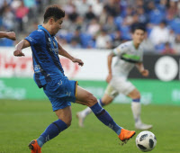 울산 김인성, 전북 상대로 득점포… K리그1 32R MVP 선정